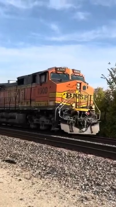 Wow ! Check out BNSF GE C44-9W #4300 going down grade awesome horn🚂 please subscribe🚂 - YouTube