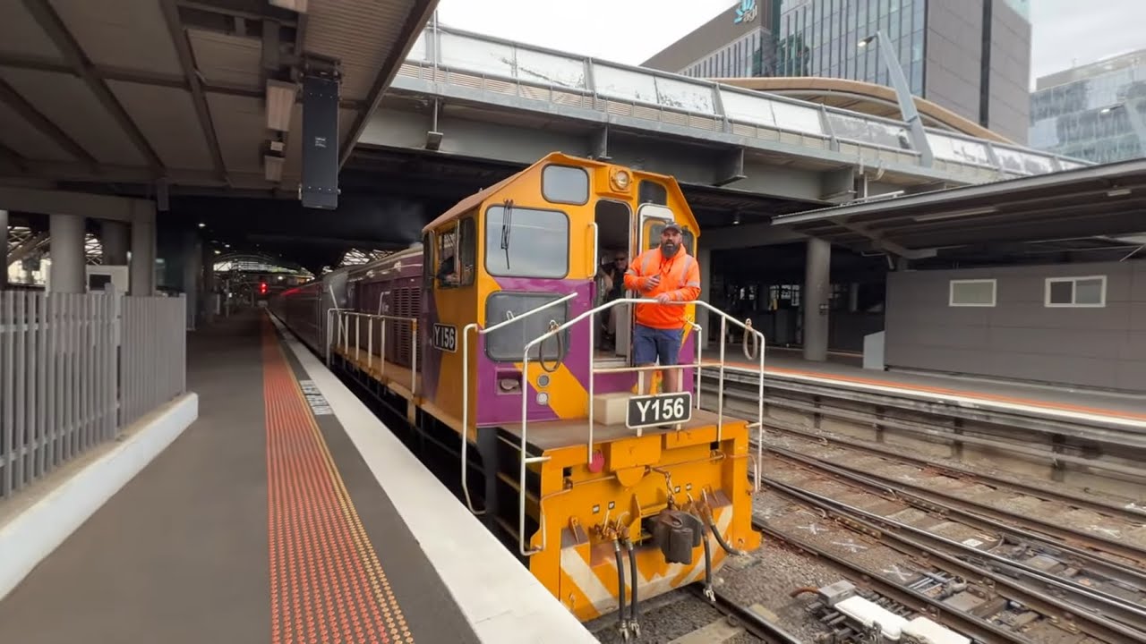 V/Line Y156 Shunts the N Set Passenger Cars Back to the Bank Sidings at ...