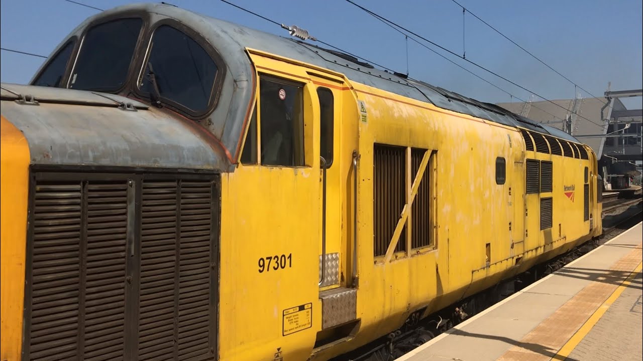 #LMShorts 🕛 - Reading 2018 🛤️ - Network Rail 97301 on Test Train 🚆 ...