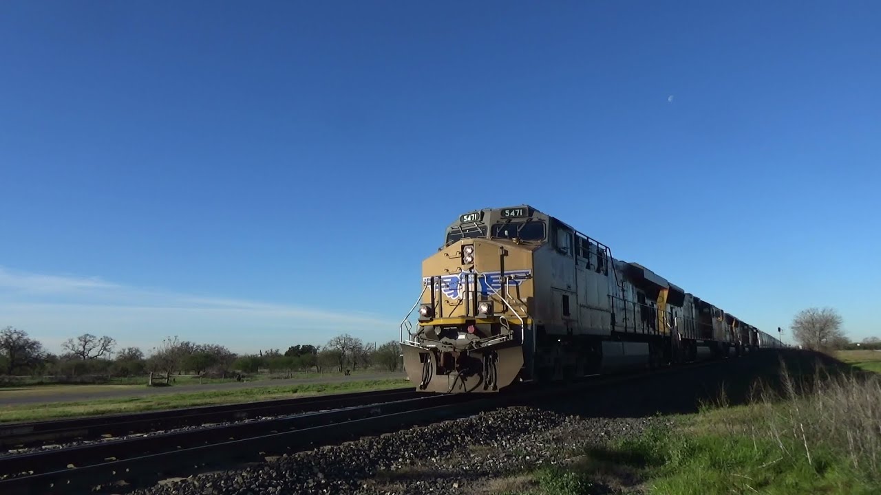 UP AC45CCTE 5471 With K5HA Horn east at Kingsbury, TX 1/29/16 - YouTube