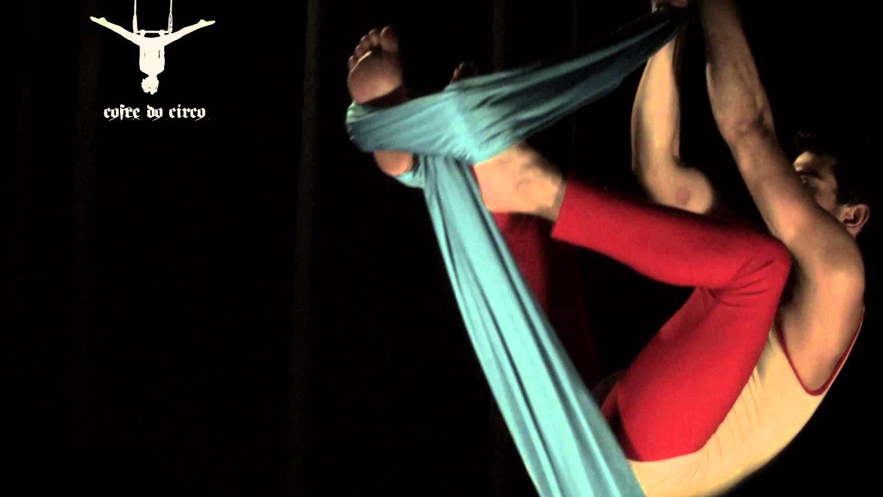 Aerial Silk - Foot Lock Detail (Angle 2) | Tecido Acrobático - Detalhe ...
