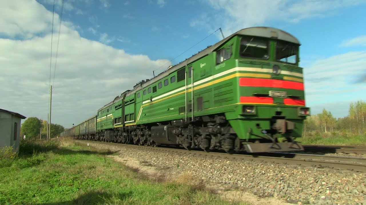 Тепловоз 2ТЭ10МК-3371 на ст. Силава / 2TE10MK-3371 passing Silava ...