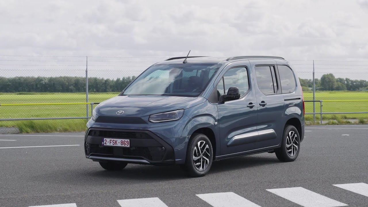 2024 Toyota Proace City Family L1 BEV Design Preview in Libeccio blue ...
