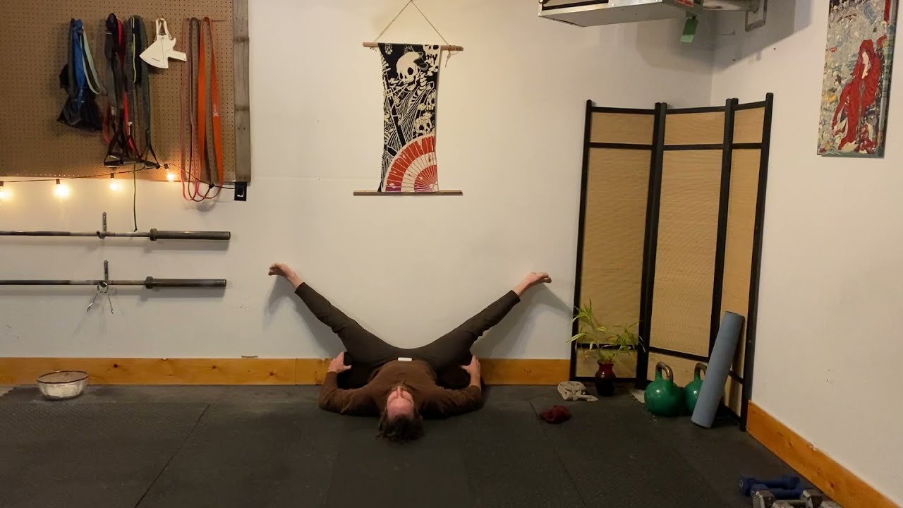 Wall Straddle - YouTube