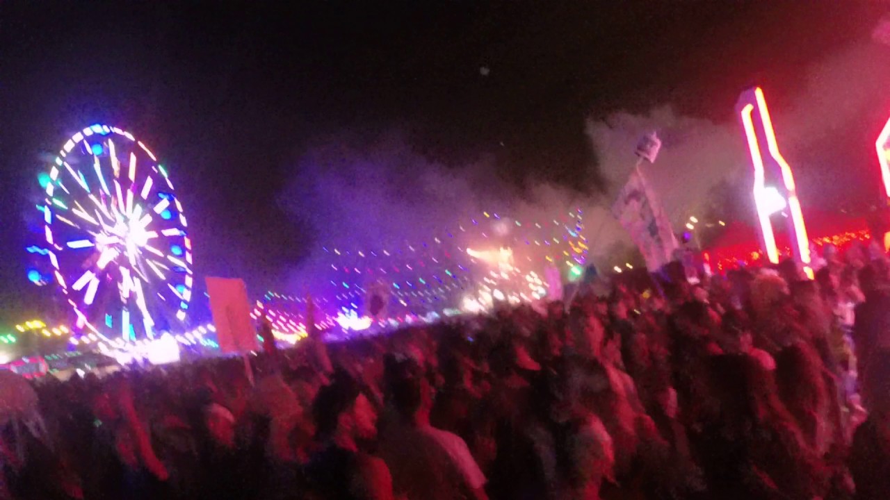 Running around kinetic field - YouTube