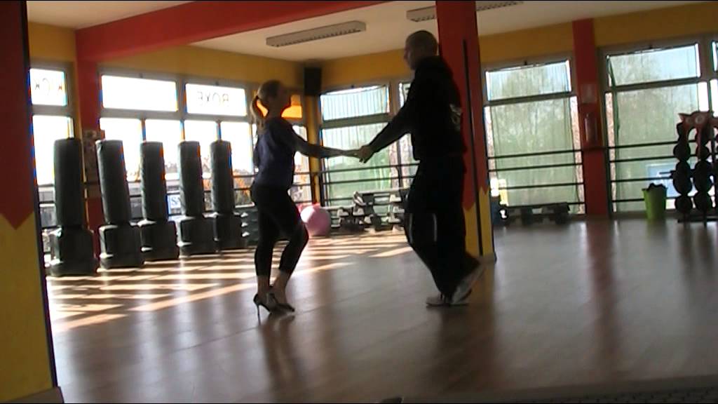 ocho - figura salsa cubana principianti - scuola Salsa Real - YouTube