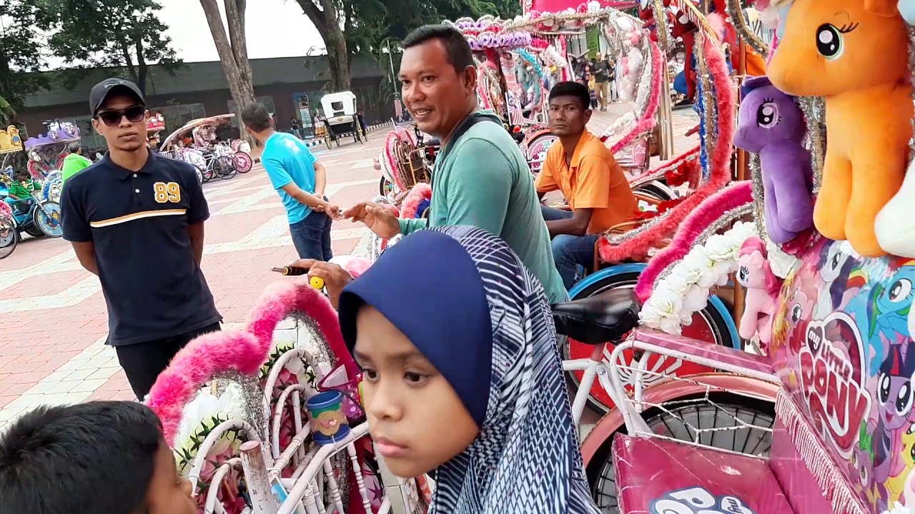 A.Famosa...beca berhias - YouTube