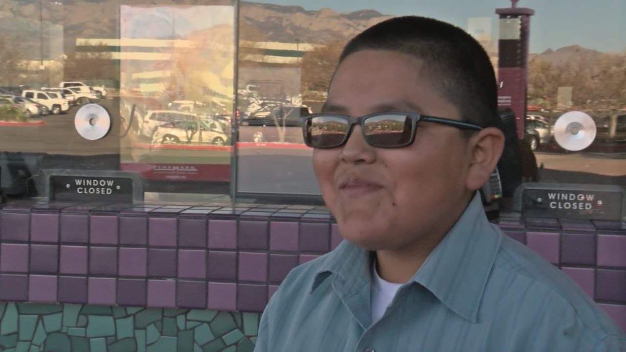 Voice of Nemo watches Navajo film in Albuquerque theater - YouTube