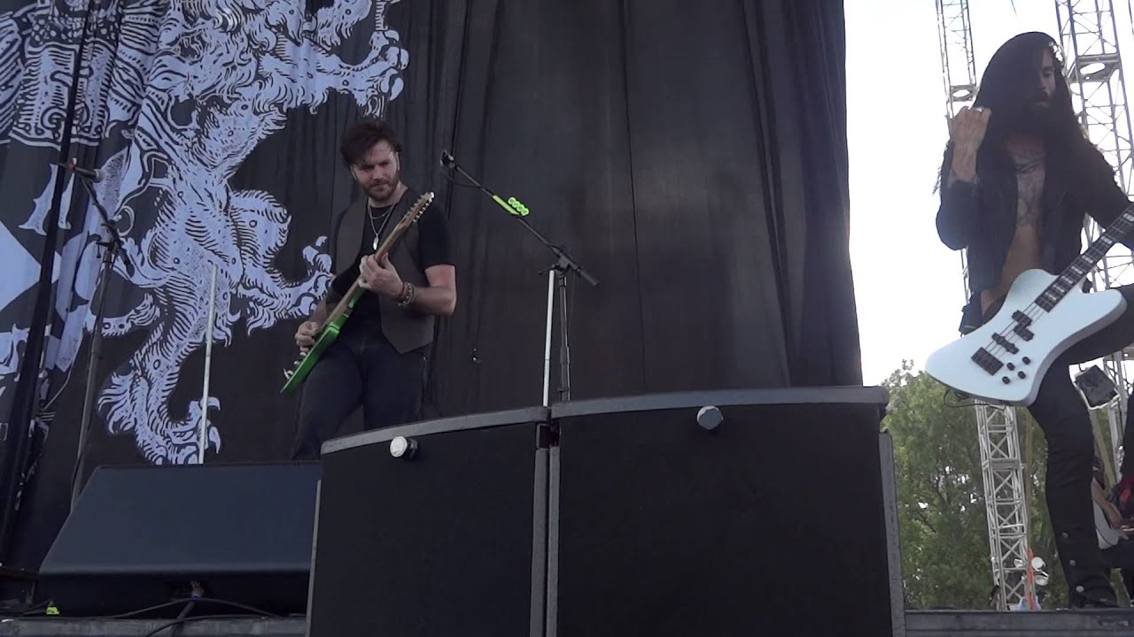 Pop Evil Hero FRONT ROW!!! Rock USA 2015 - YouTube