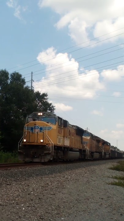 SD70M leader/EMD ACe!!! UP #4639 leads a fast happy WB UP M-NOEW out of Livonia, Louisiana ...