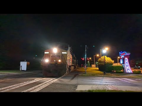 CSX ES40DC #5466 (hybrid K5LA) & ES44AH #3204 head north @ Romulus w ...