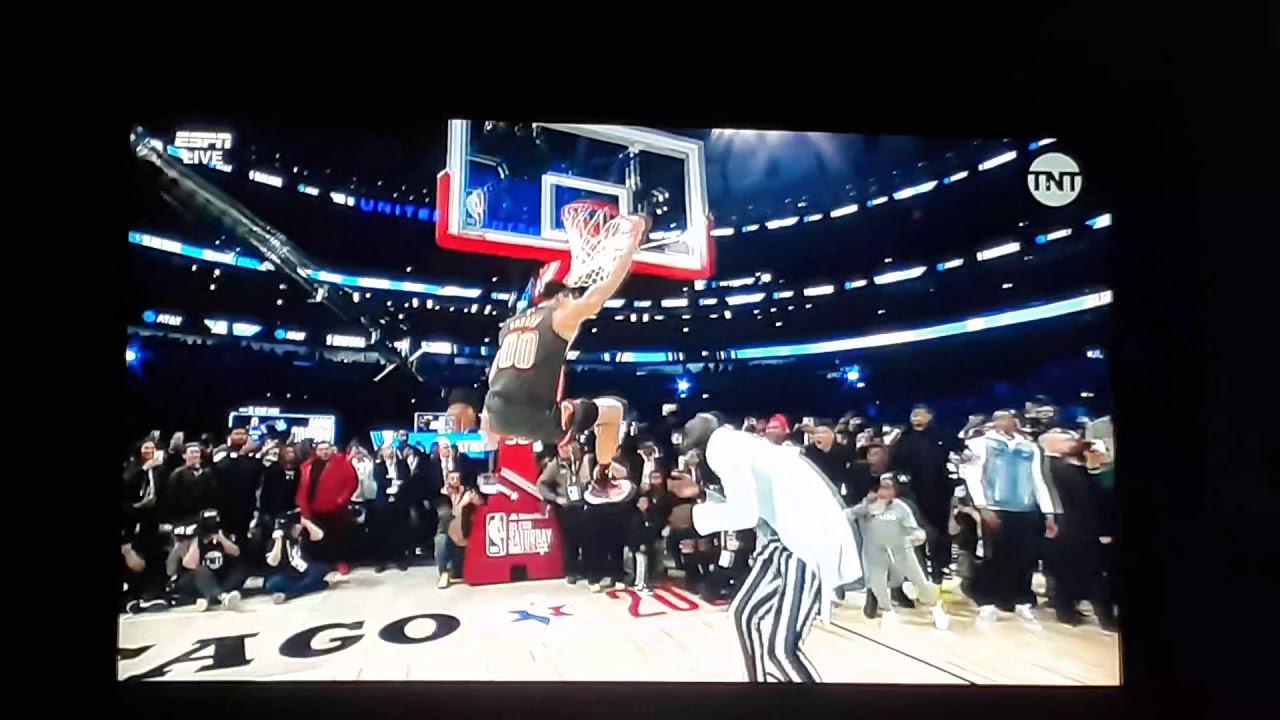 Aaron dunks over taco - YouTube