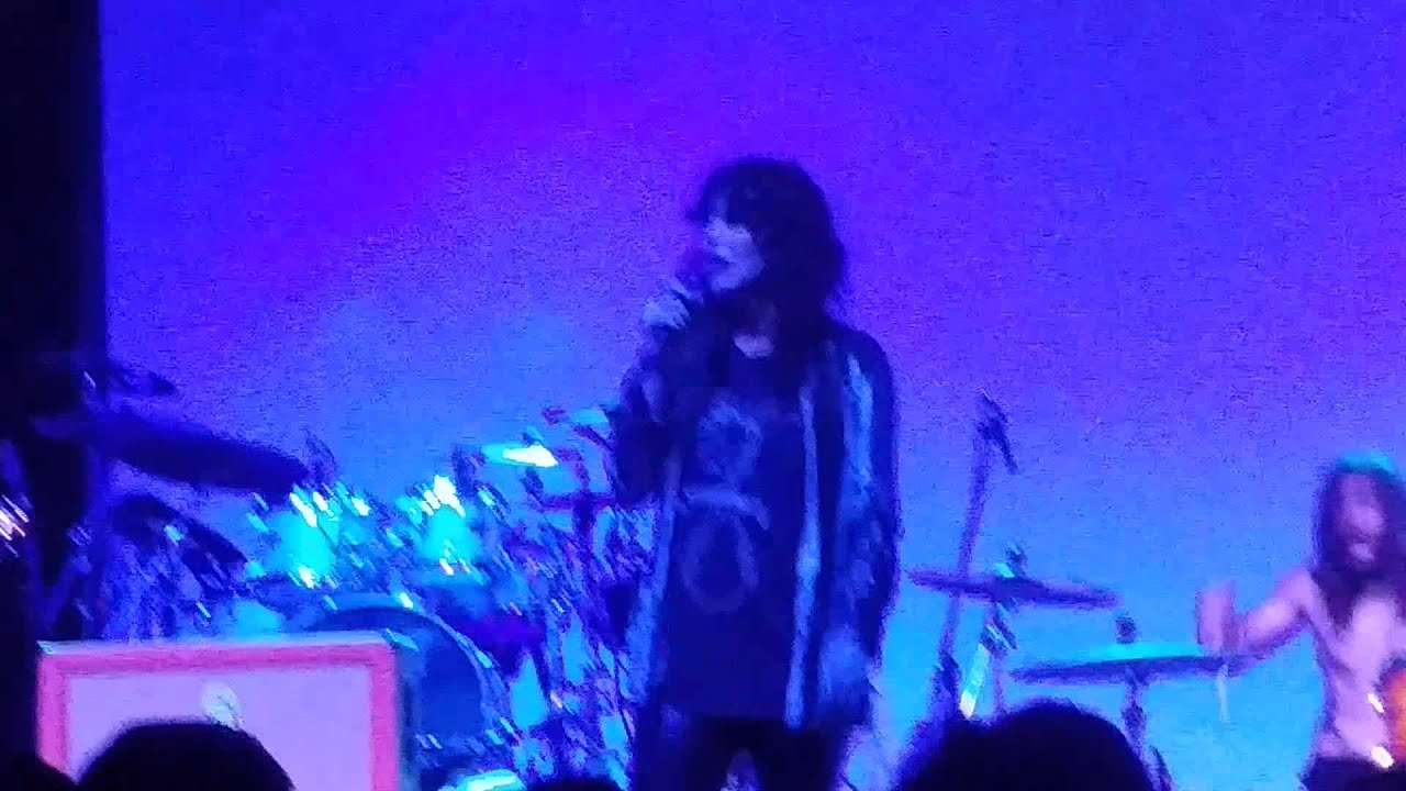 Dorothy Gun In My Hand Live - YouTube