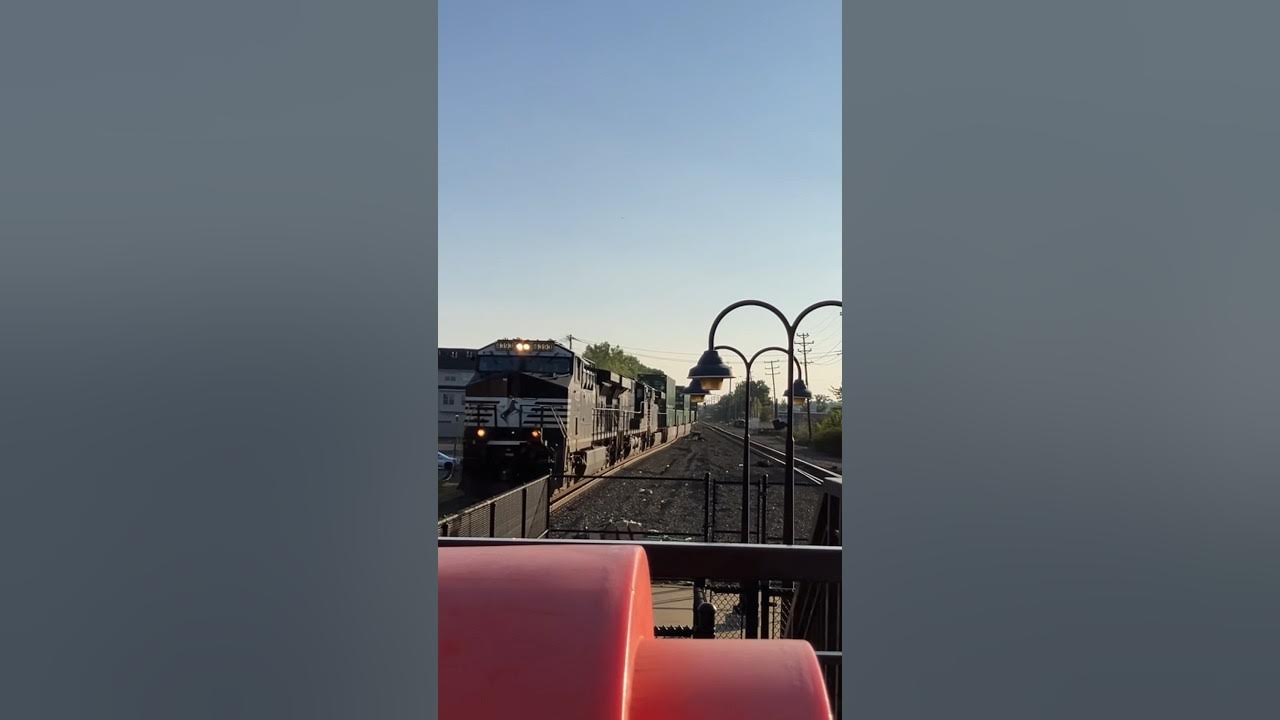 NS 4393 AC44C6M leads NS 28X through Union, NJ! - YouTube