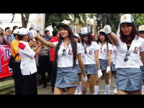 Heboh,  Rombngan Putih Abu Rok Mini Melintas di jalanan, Warga Iih Cantik Banget,sebnar nya wanta it