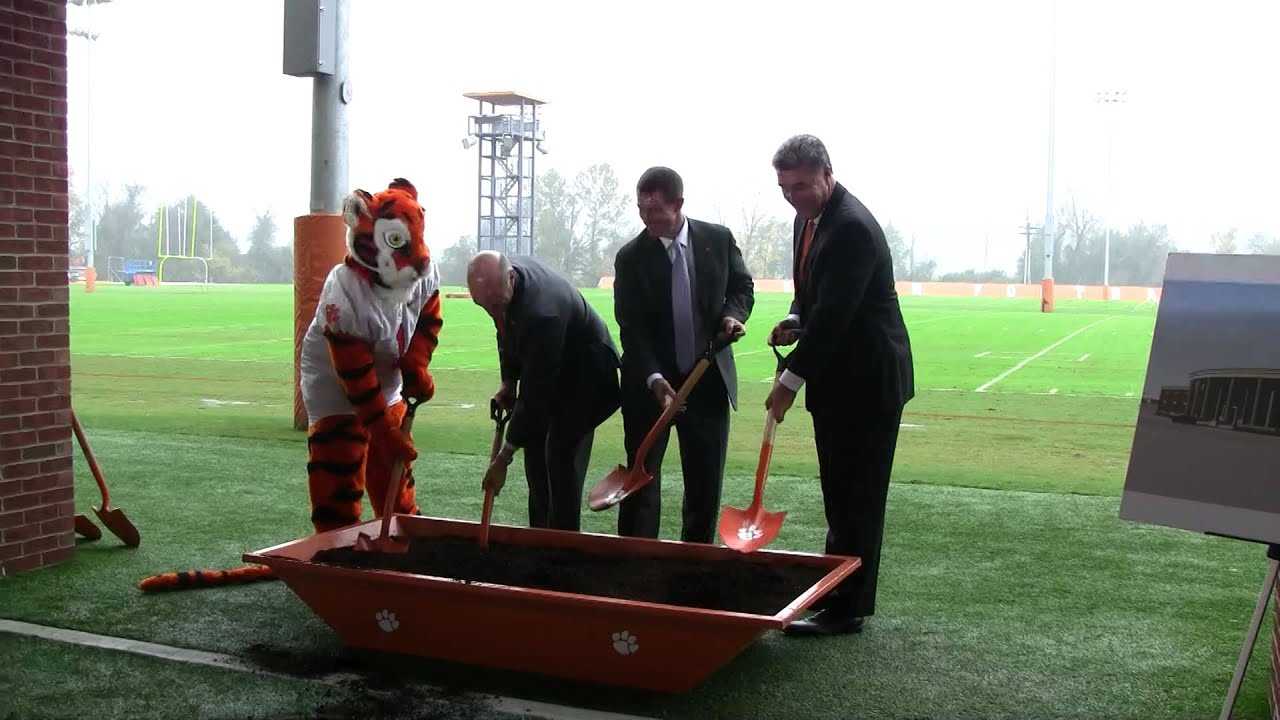 TigerNet.com - Swinney jokes with Clemson president during football ...