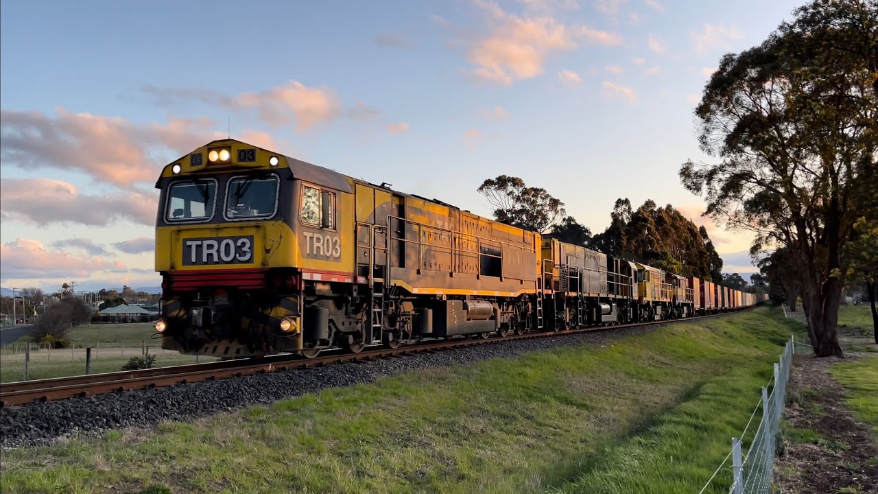 TasRail TR03 TR02 2002 2009 #31 train crossing Arthur Street - YouTube