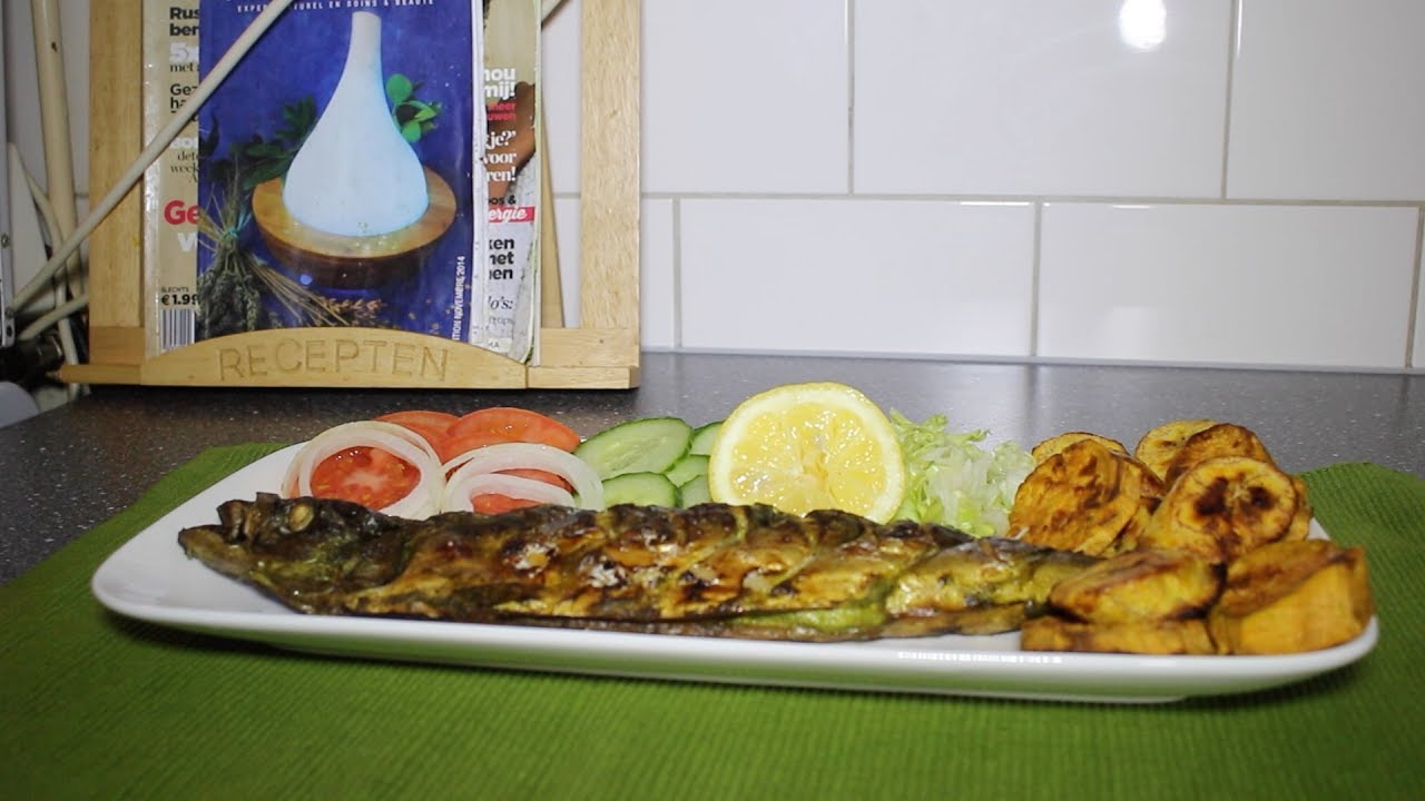 Poisson Maquereau braisé au charbon/Mbisi ya kotumba na makala. - YouTube