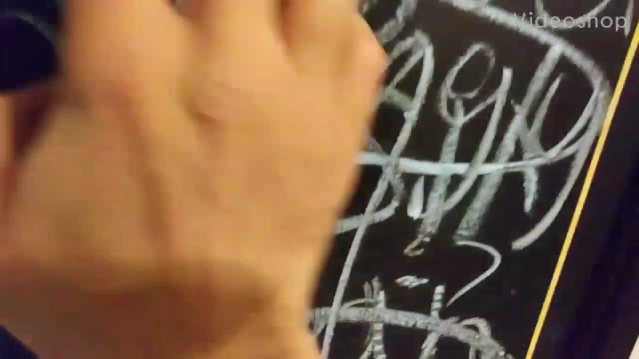 39 secounds of chalk board scratching sounds - YouTube
