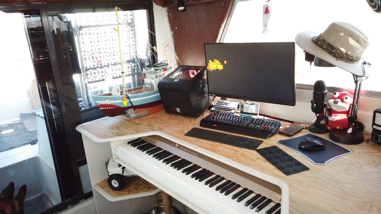 Desktop on a small boat, good idea or not? - YouTube
