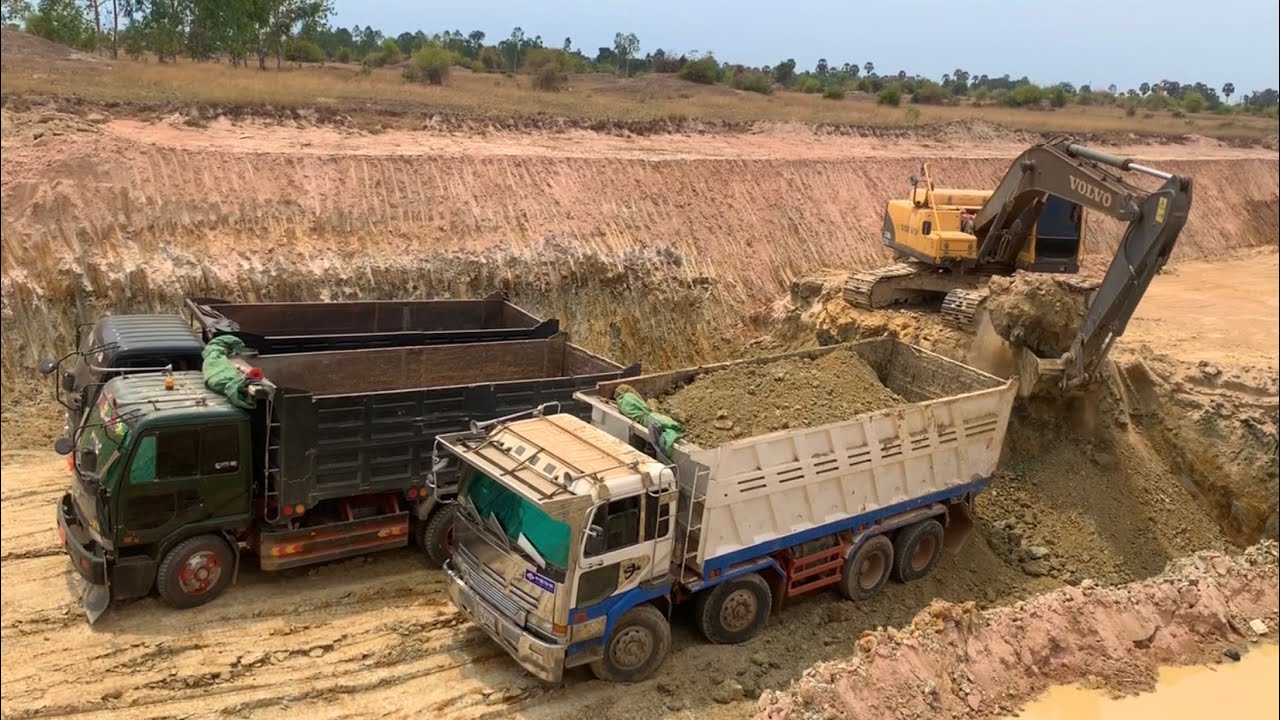 Awesome Work.! Excavator Loading Dirt Dump Truck ...