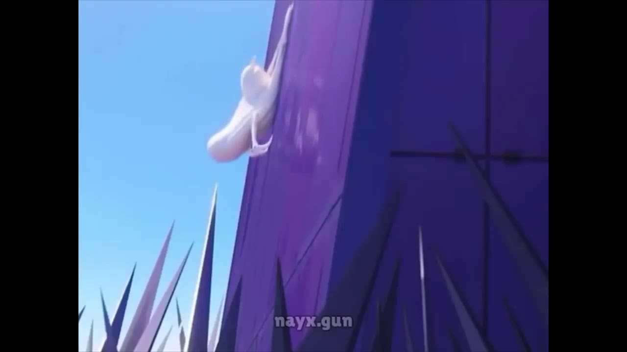 Gru's brother falls on spikes - YouTube