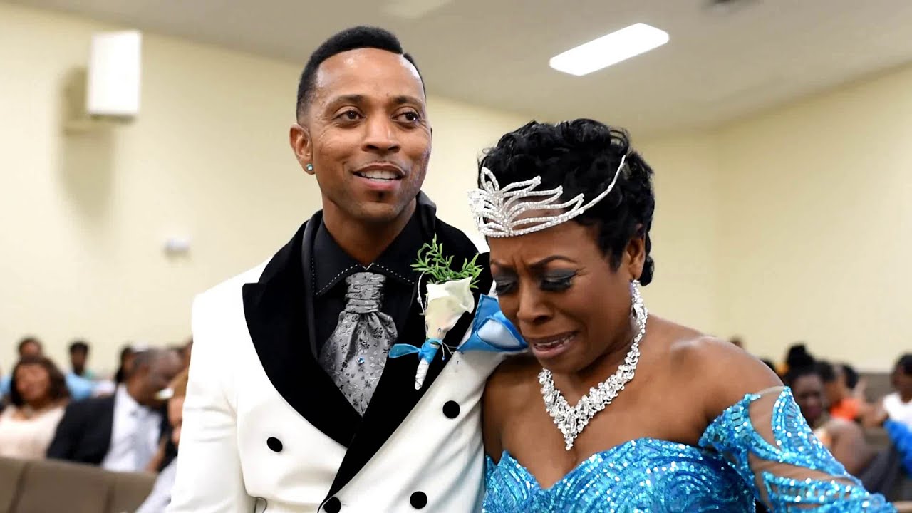 SAFE IN HIS ARMS WEDDING PRAISE BREAK - YouTube