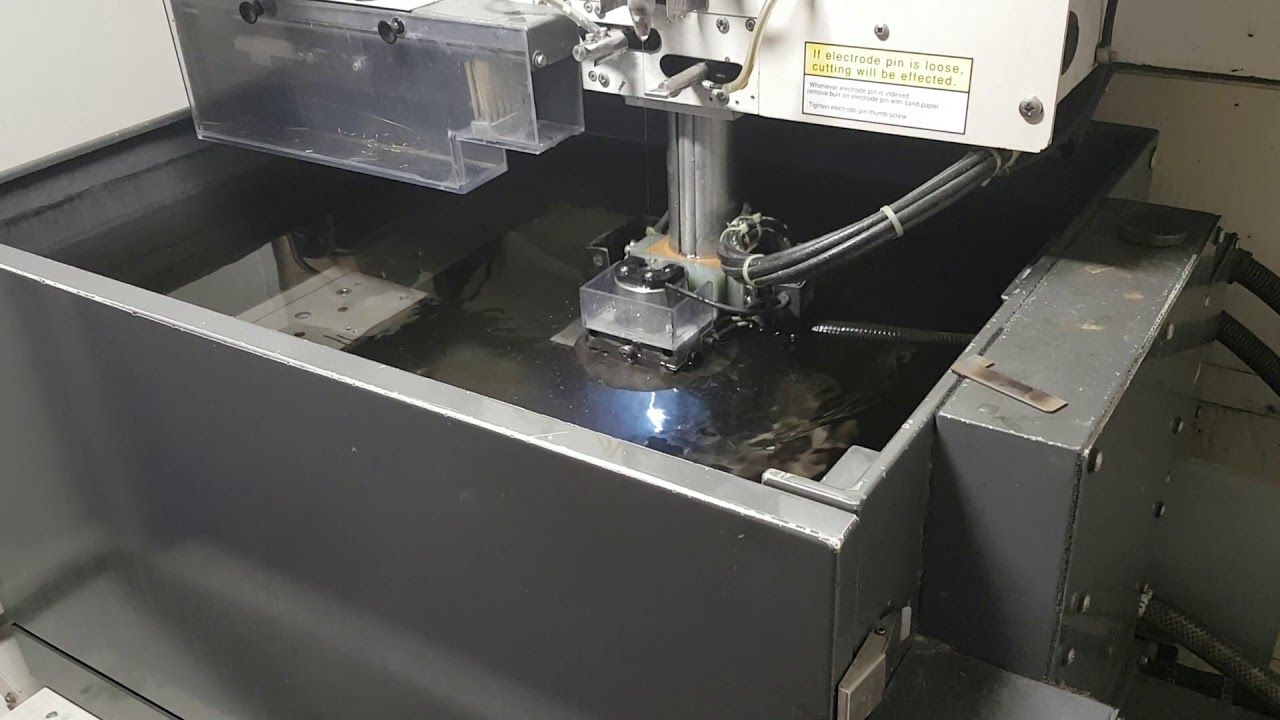 Machine Electro érosion Fil FANUC Alpha OC - SMGB MECANIQUE - YouTube