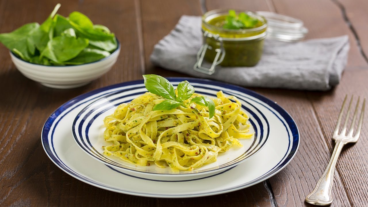 Tiroler Pasta mit Speck Bergkäse Pesto - YouTube
