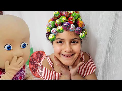 Minik Bebek YAĞMUR'un Topitop Saç Modelini Bozdu - Hairstyle Chupa Chups Lollipops- Kardeşler Tv