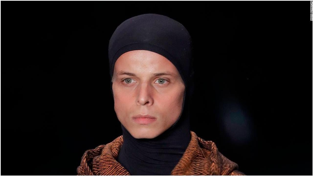 Male model dies after collapsing on runway in Brazil - YouTube