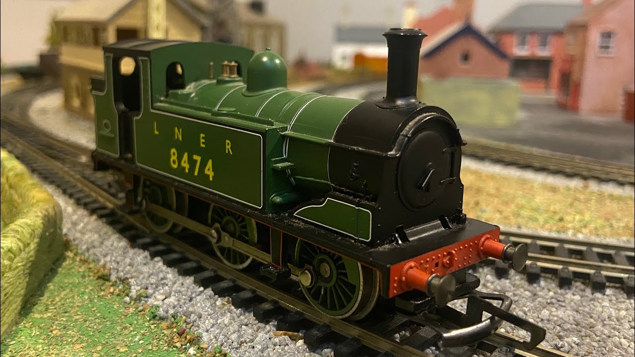 A Short Review of The Hornby J83 - YouTube