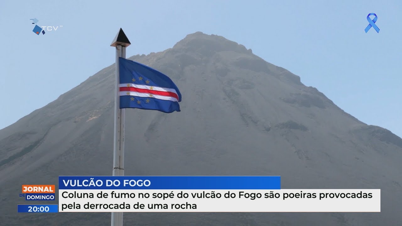 Coluna de fumo no sopé do vulcão do Fogo são poeiras provocadas pela ...
