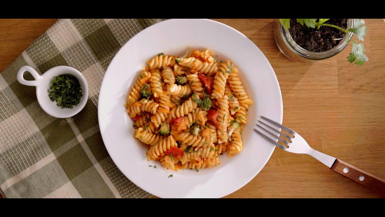 MAGGI Romania: PASTE CU SOS DIN RESTURI DE LEGUME - YouTube