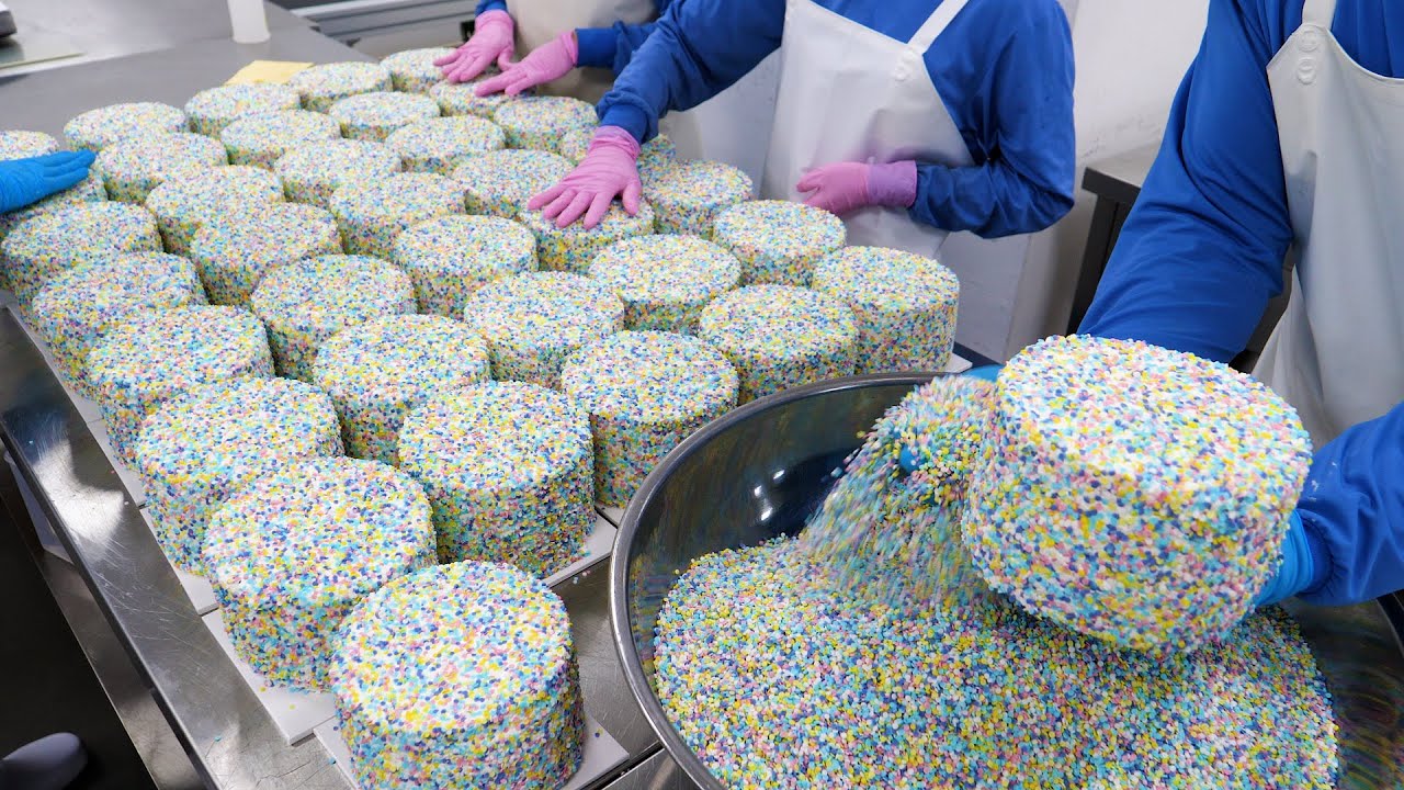 폭발하기 일보 직전! 폭탄 초콜릿! 케익공장의 다이너마이트 생크림케이크 대량생산 making dynamite fresh ...