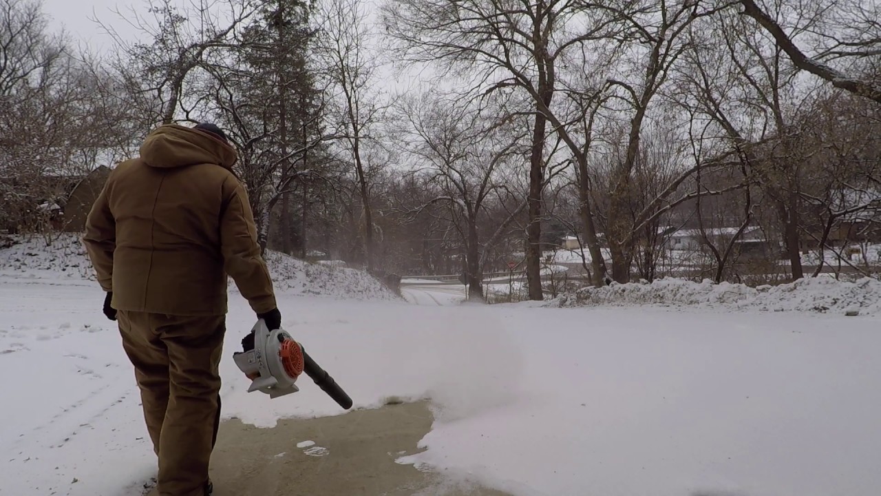 Blowing off a light dusting of fluffy snow. Stihl BG 56C - YouTube