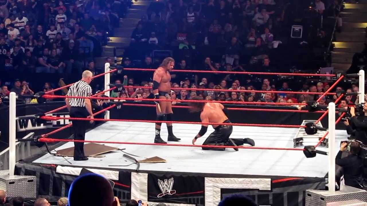 Triple H pedigree on Kevin Nash LIVE - YouTube
