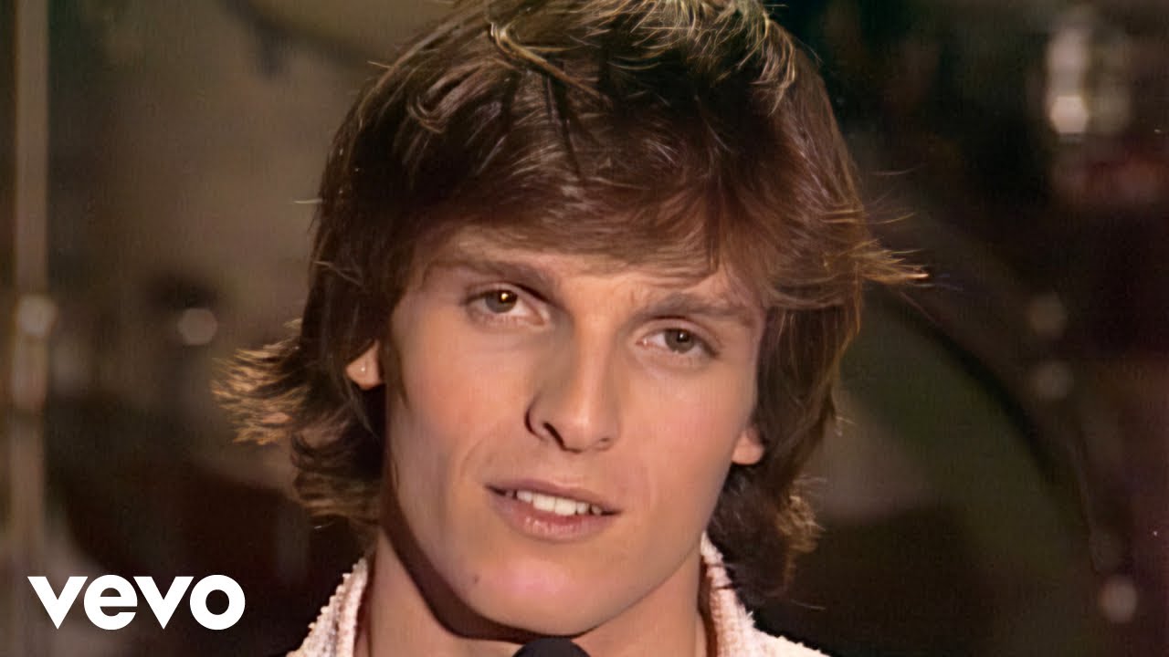 Miguel Bosé - Te Amaré (300 Millones (Actuación TVE)) - YouTube Music