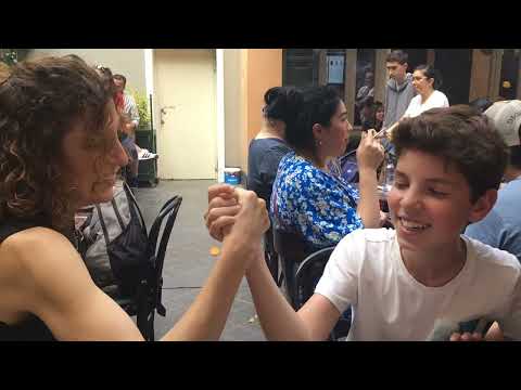 2022 Mayıs 4 anne   oğul bilek güreşi Narmanlı Han Arda Balkan Derya Meriç