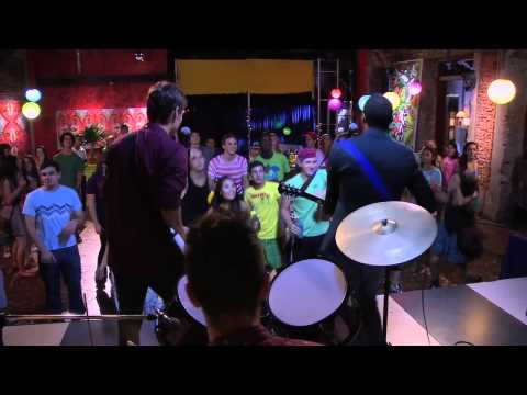 Violetta 2 - Broduey, León y Andrés cantan Te Fazer Feliz