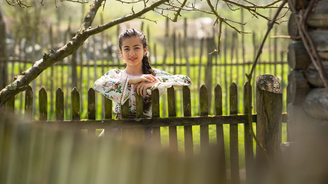Alexandra Dragan - Mama tu esti una - YouTube