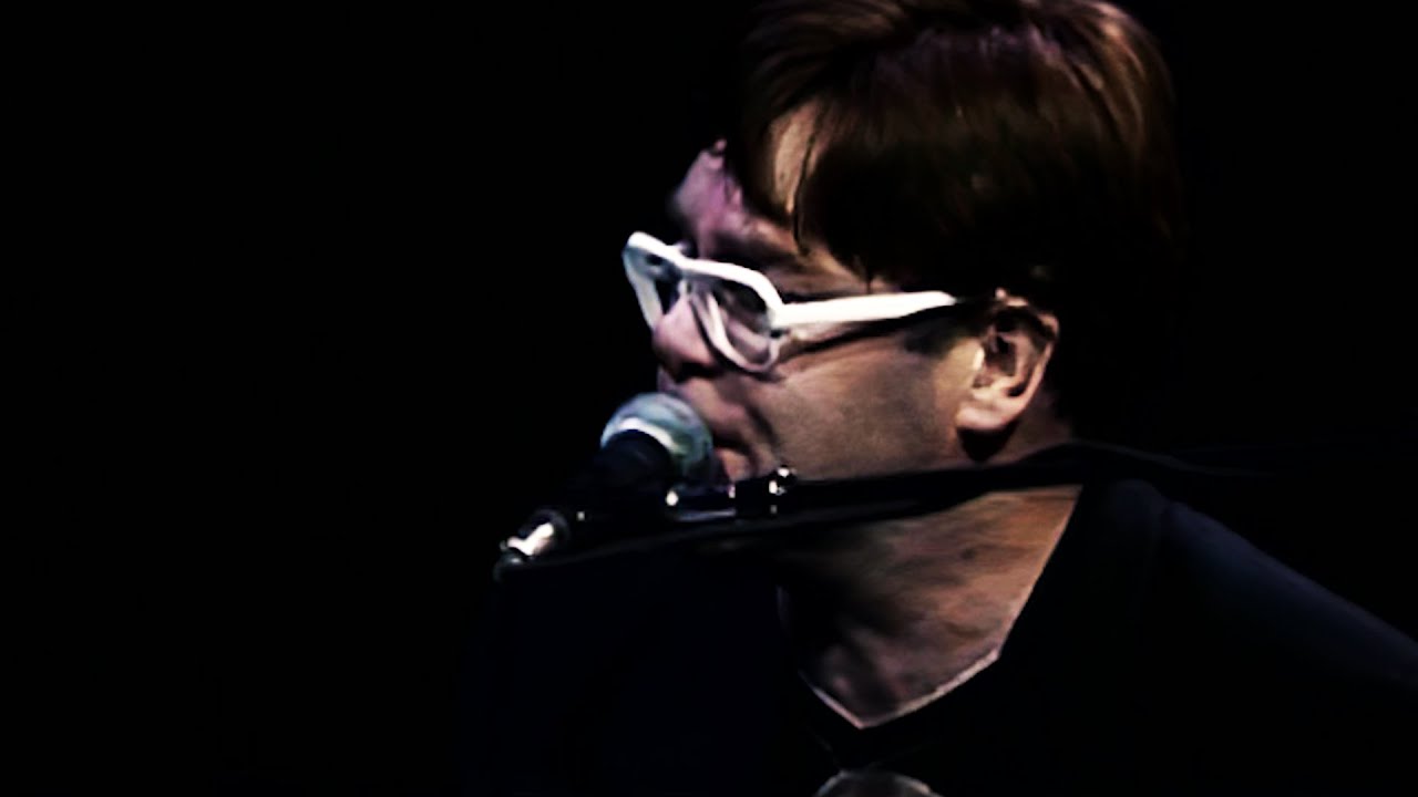 Elton John - Empty Garden - Wisconsin 1999 - YouTube