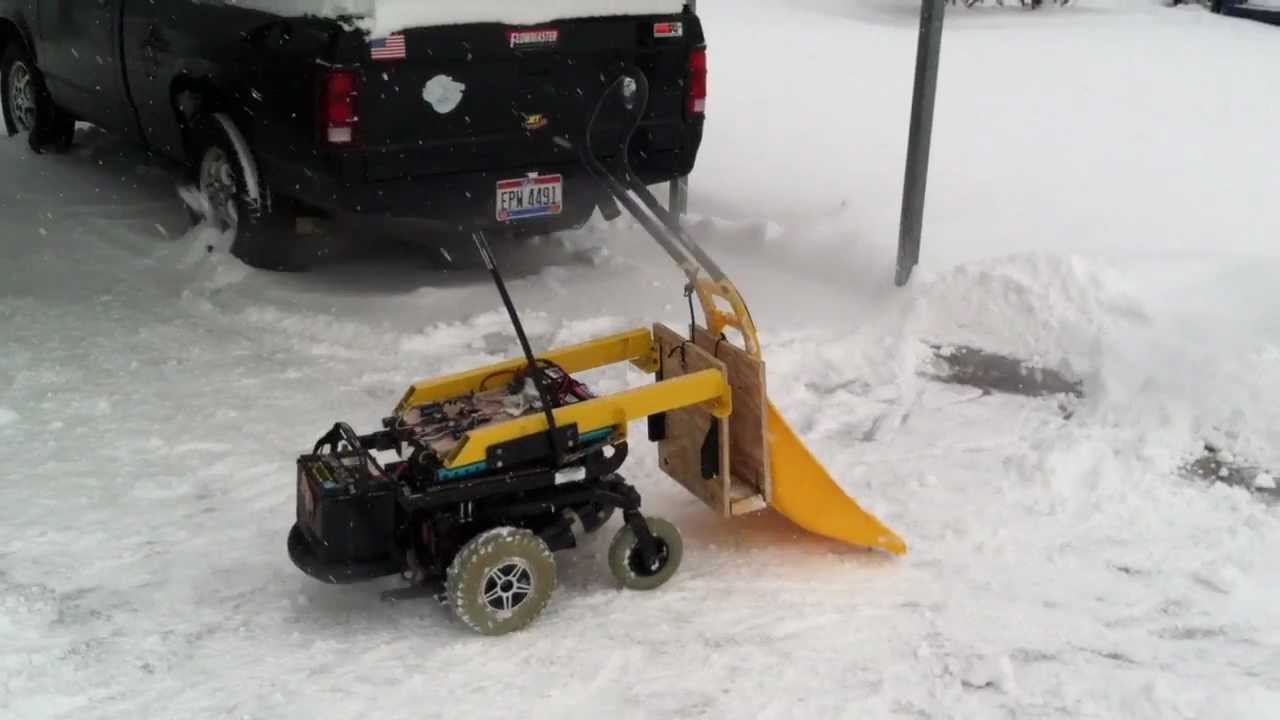 RC Snow Plow - YouTube