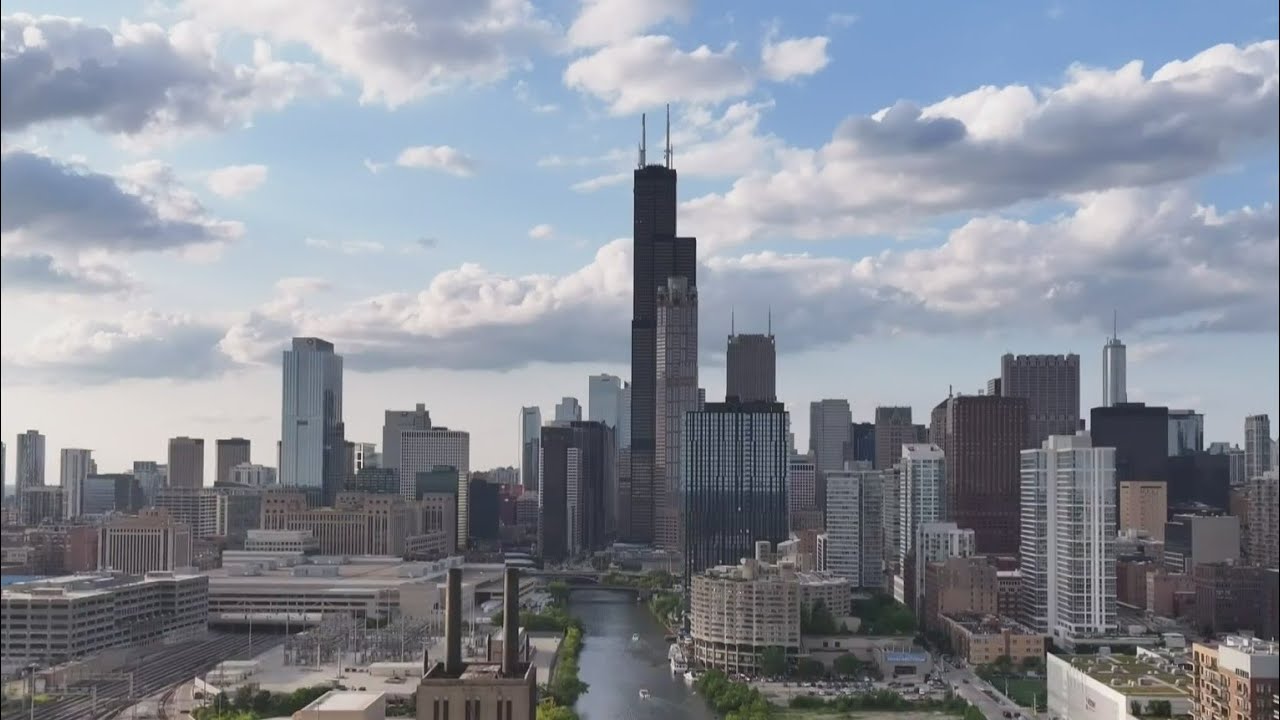 City of Chicago projects $538 million budget deficit in 2024 - YouTube