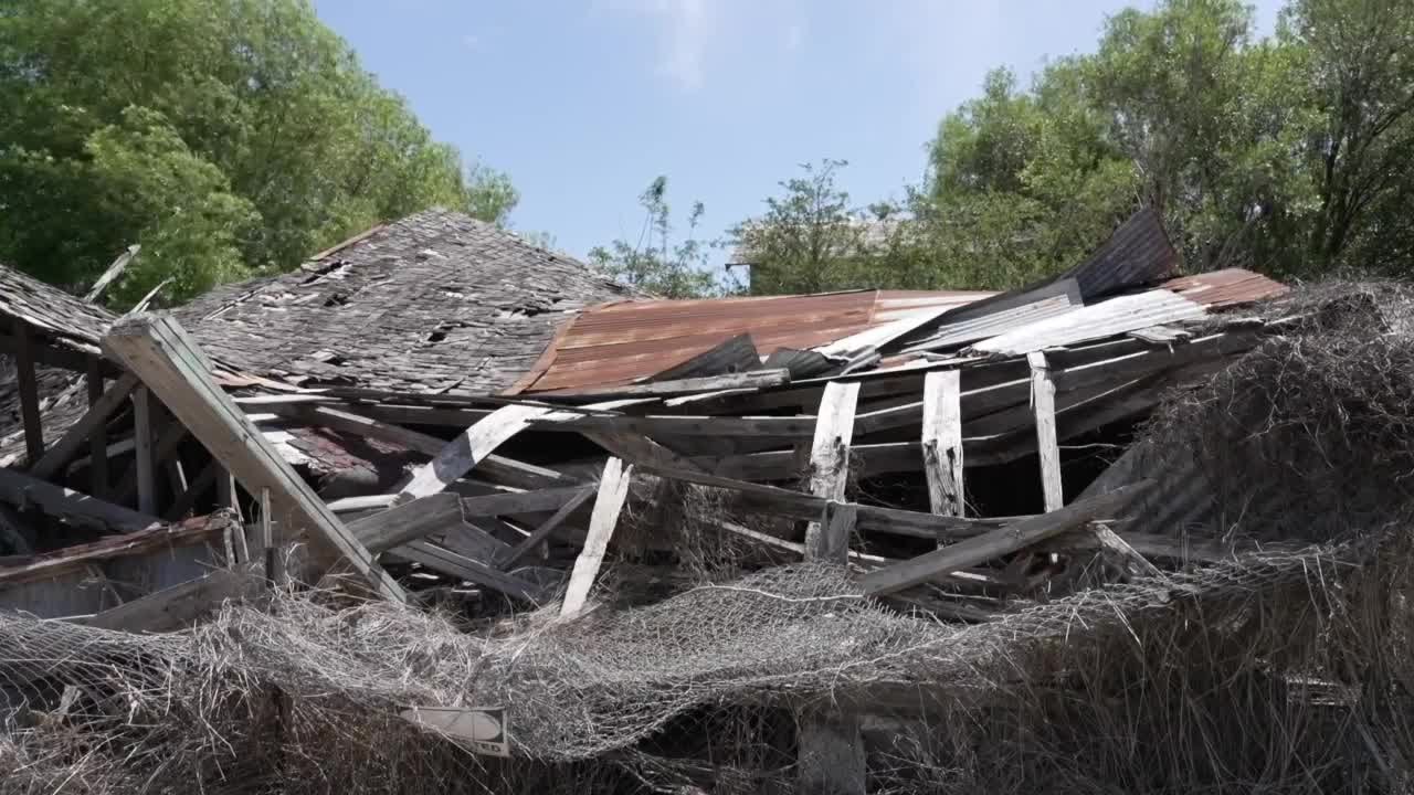 Taft neighbors clean up abandoned properties causing problems - YouTube