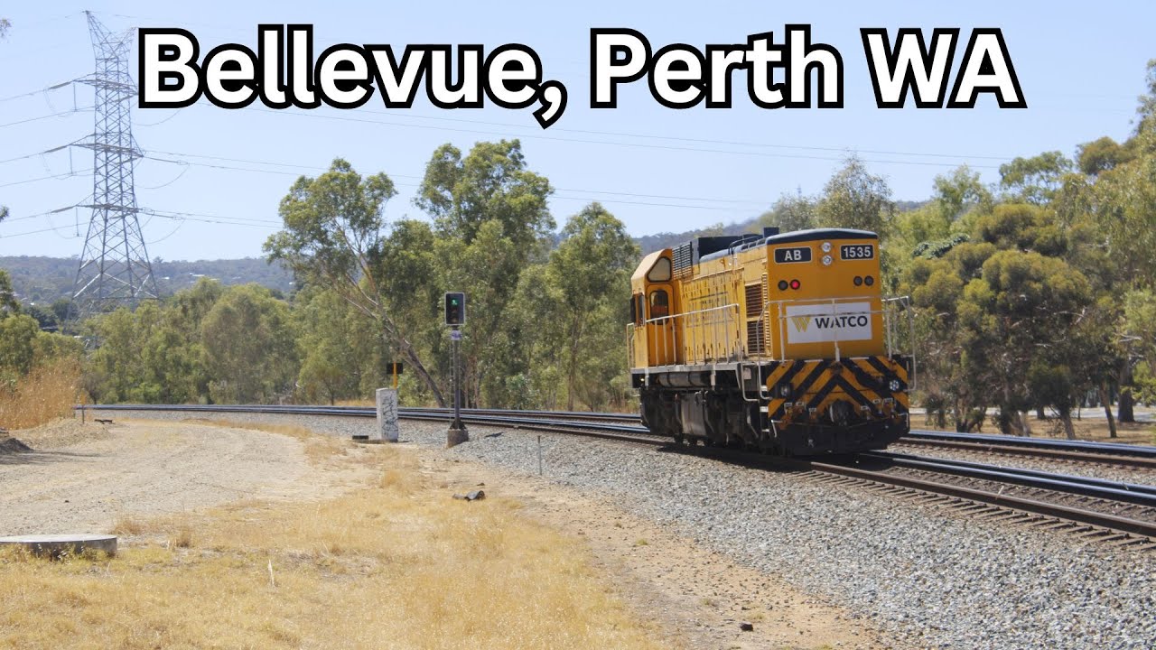A Warm Summers Day at Perth's Bellevue Railway Crossing - YouTube
