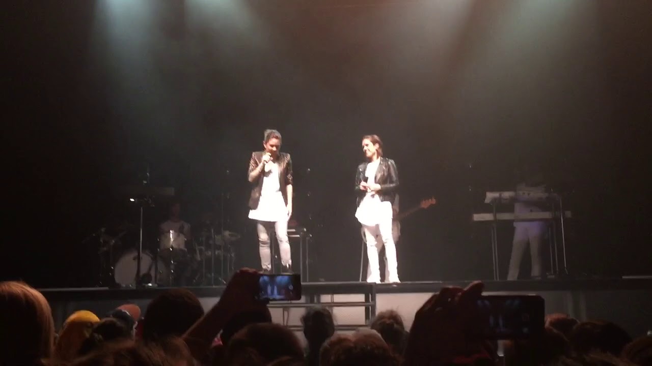 Tegan and sara banter -Tegan speaking French + Getting Recognized - YouTube