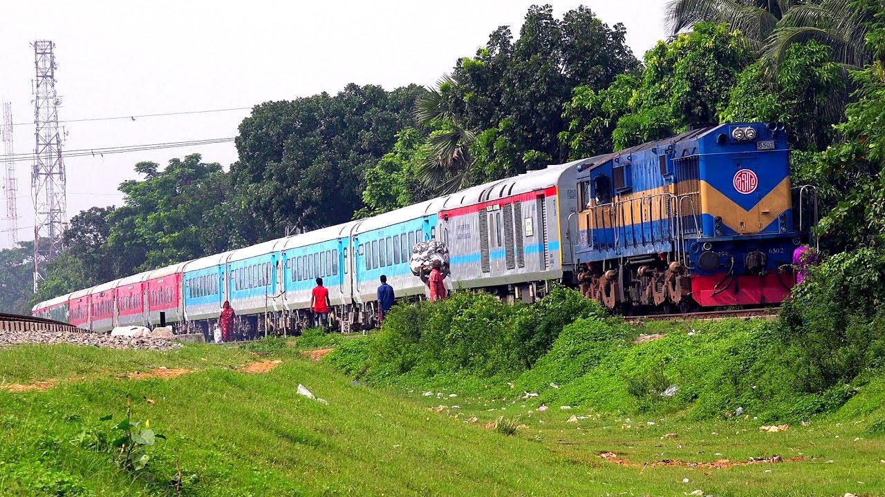 Maitree Express Train of Indian Railways are on Bangladeshi Rail Track ...