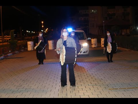 Kadın davulcular ilk sahur için çaldı