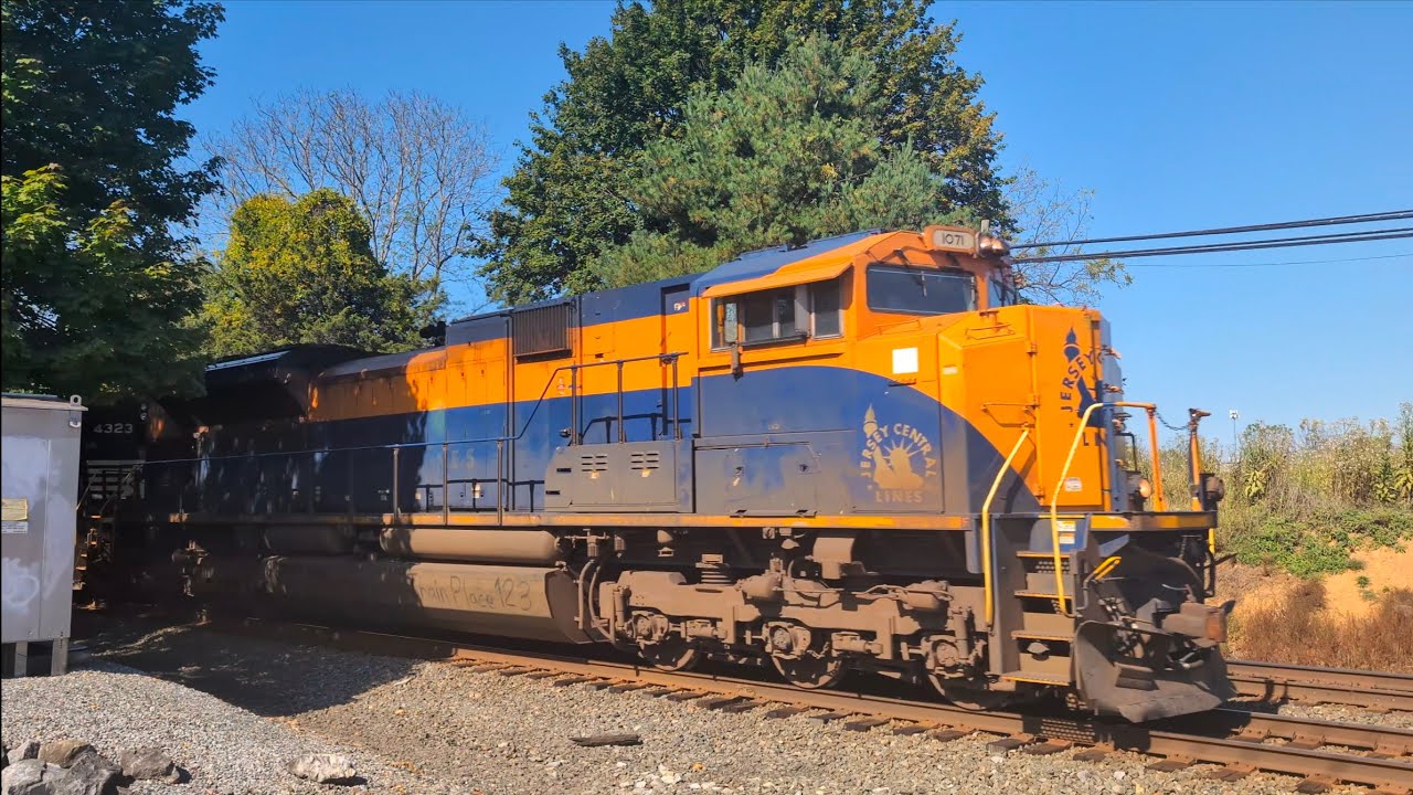 Weekend Trains in Macungie, PA w/ NS 1071 - YouTube